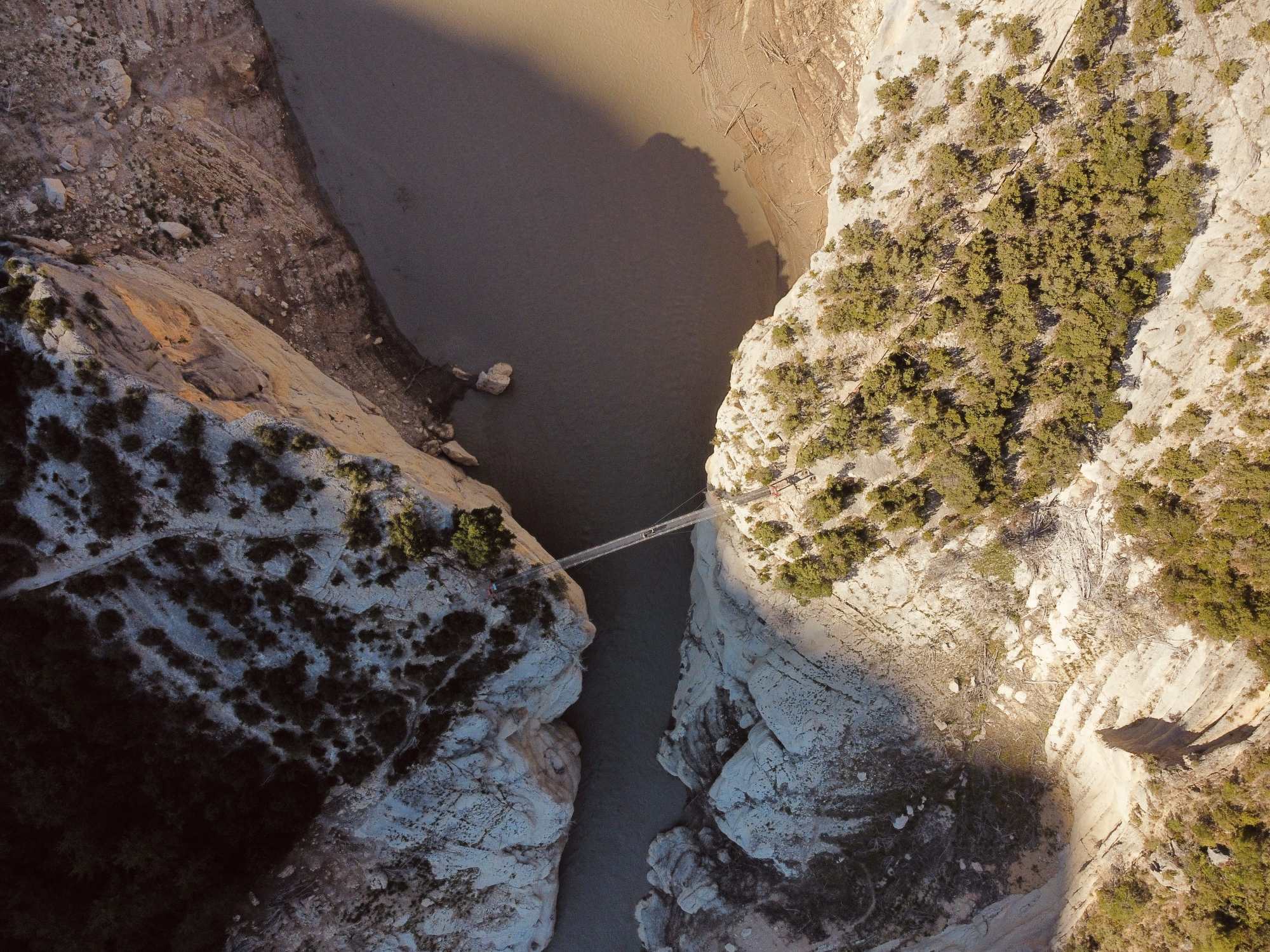 2 randonnées incontournables en Aragon : les Passerelles de Montfalco ...